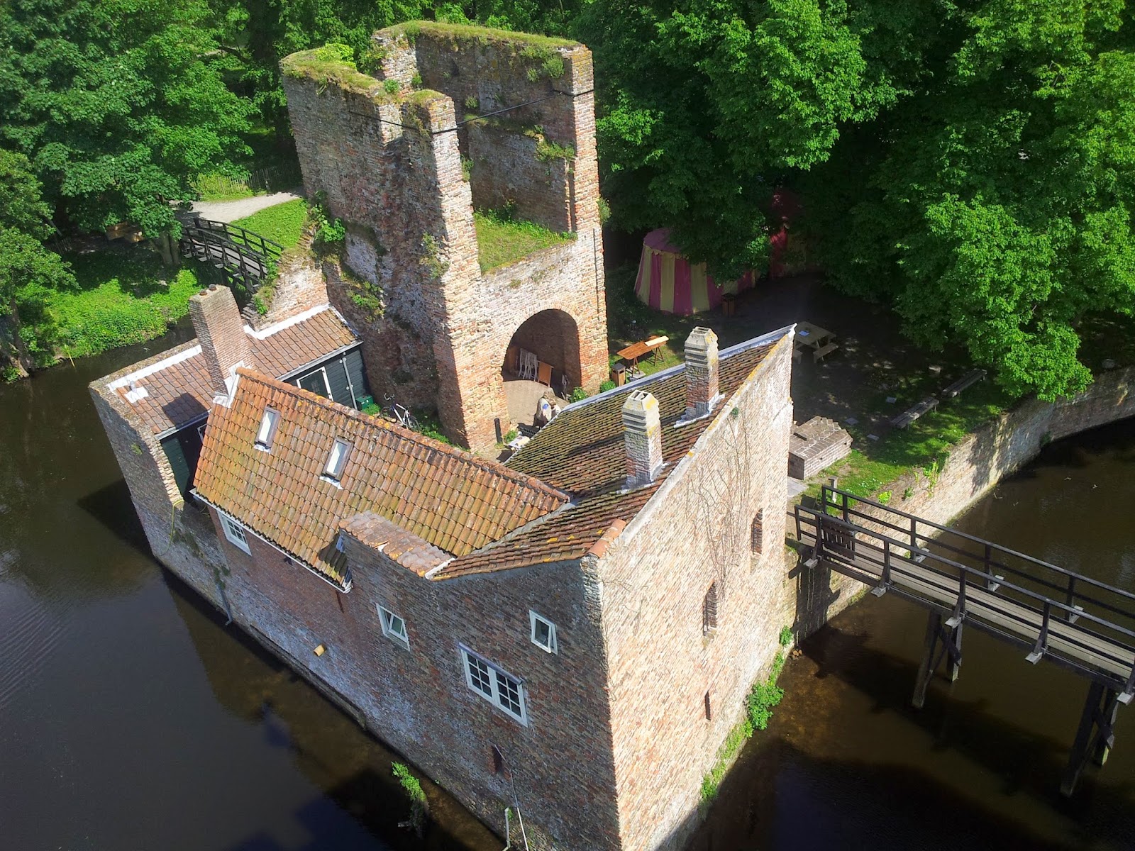 Places.Travel.Experiences: Day trip cycling to Castle Brederode