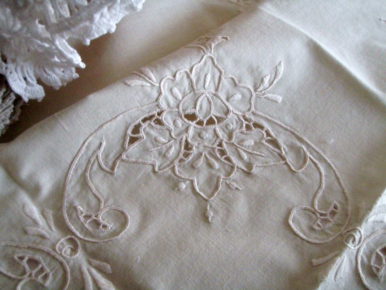 Cabin & Cottage : Choosing Linens