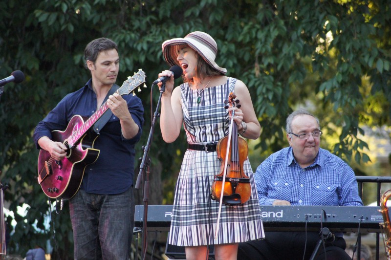 Canberra Jazz blog: Two women, two violins, two singers