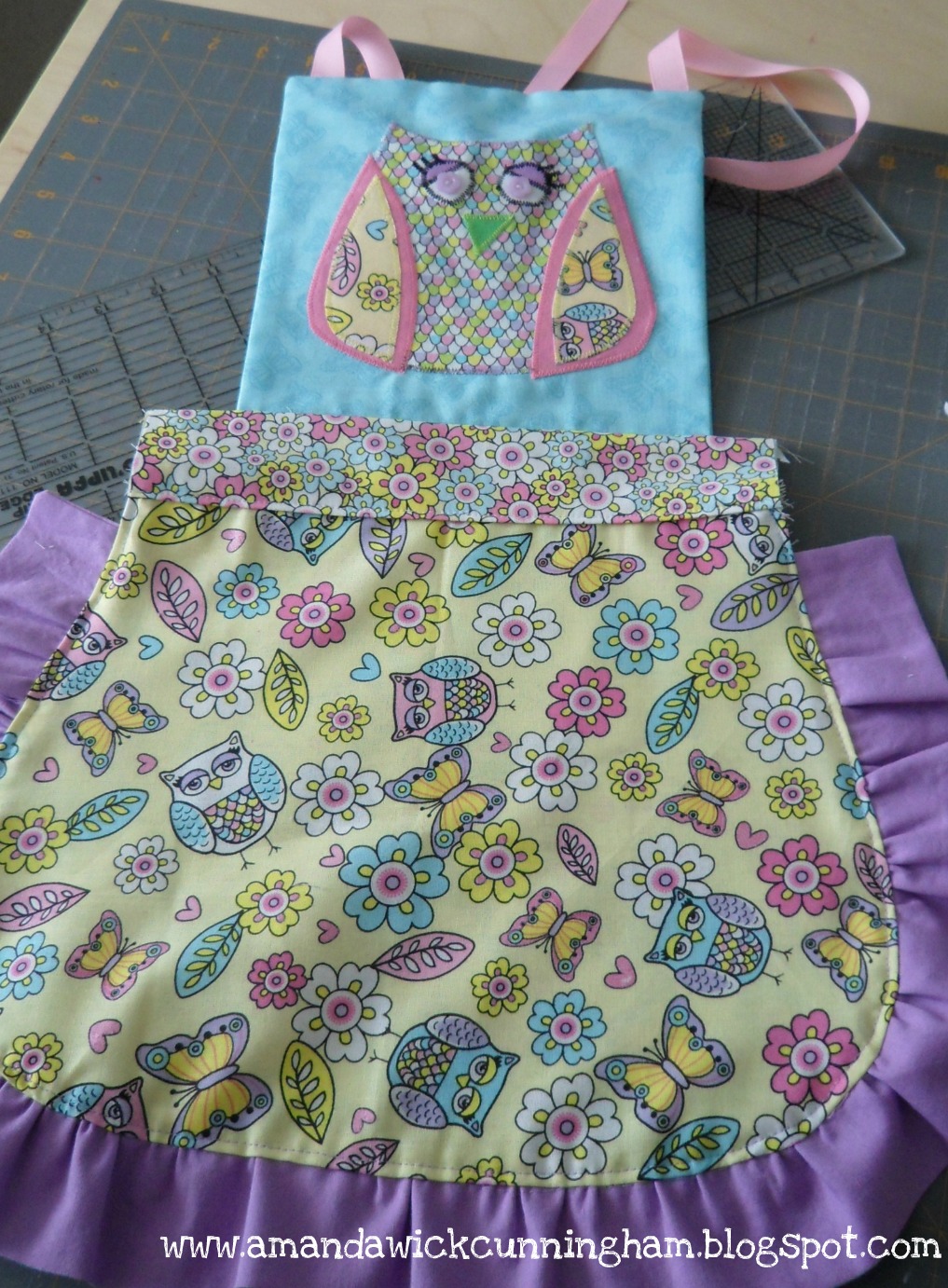 Kaleidoscope of Colors: Owl Child's Apron Tutorial