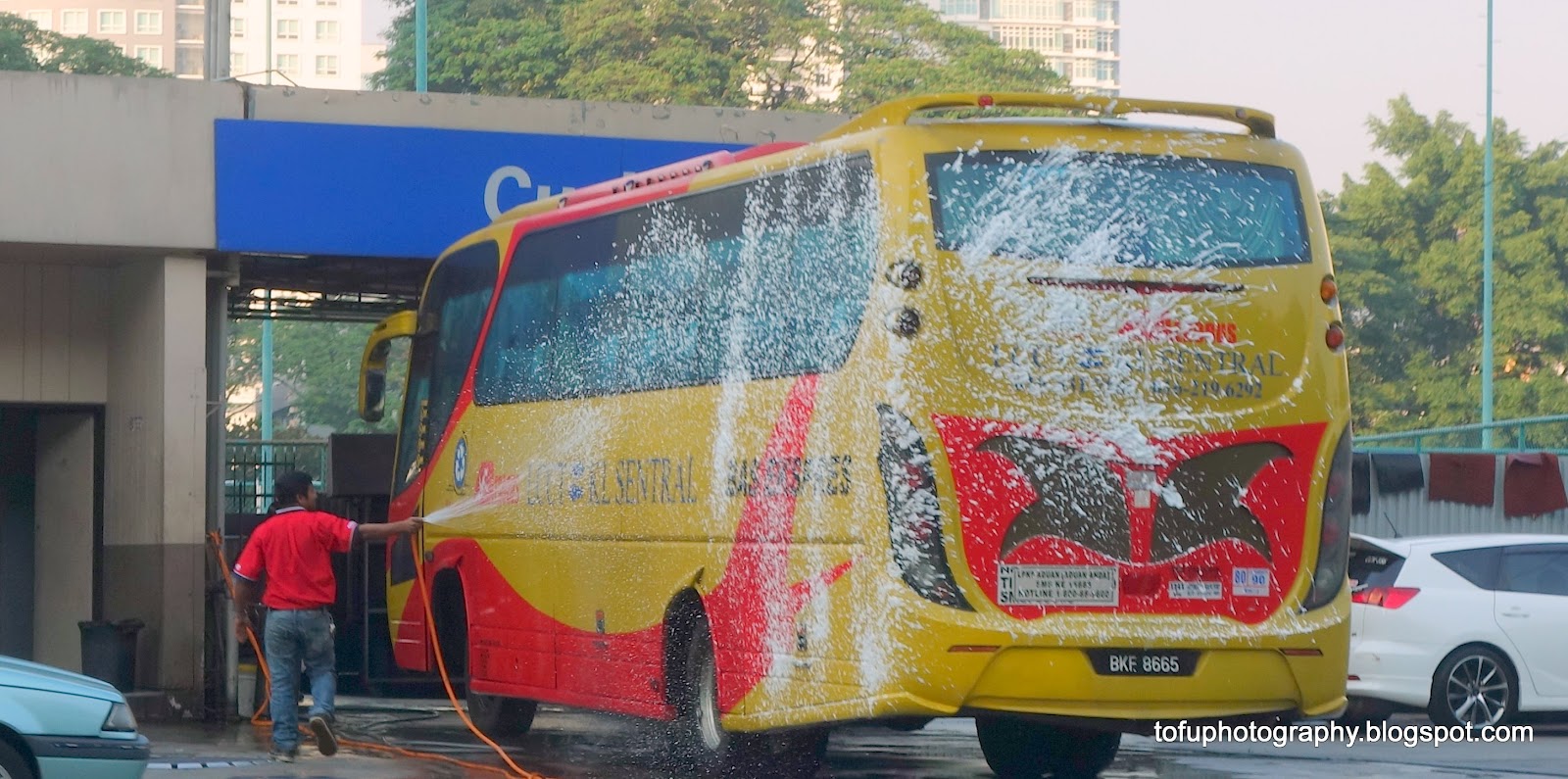 Tofu Photography: Washing a bus
