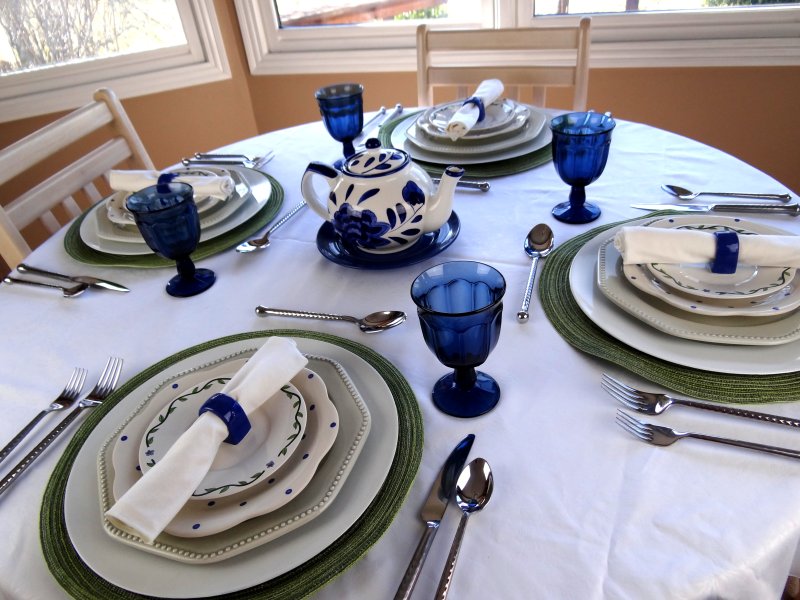 The Nest at Finch Rest: Thrifty Blue Tablescape