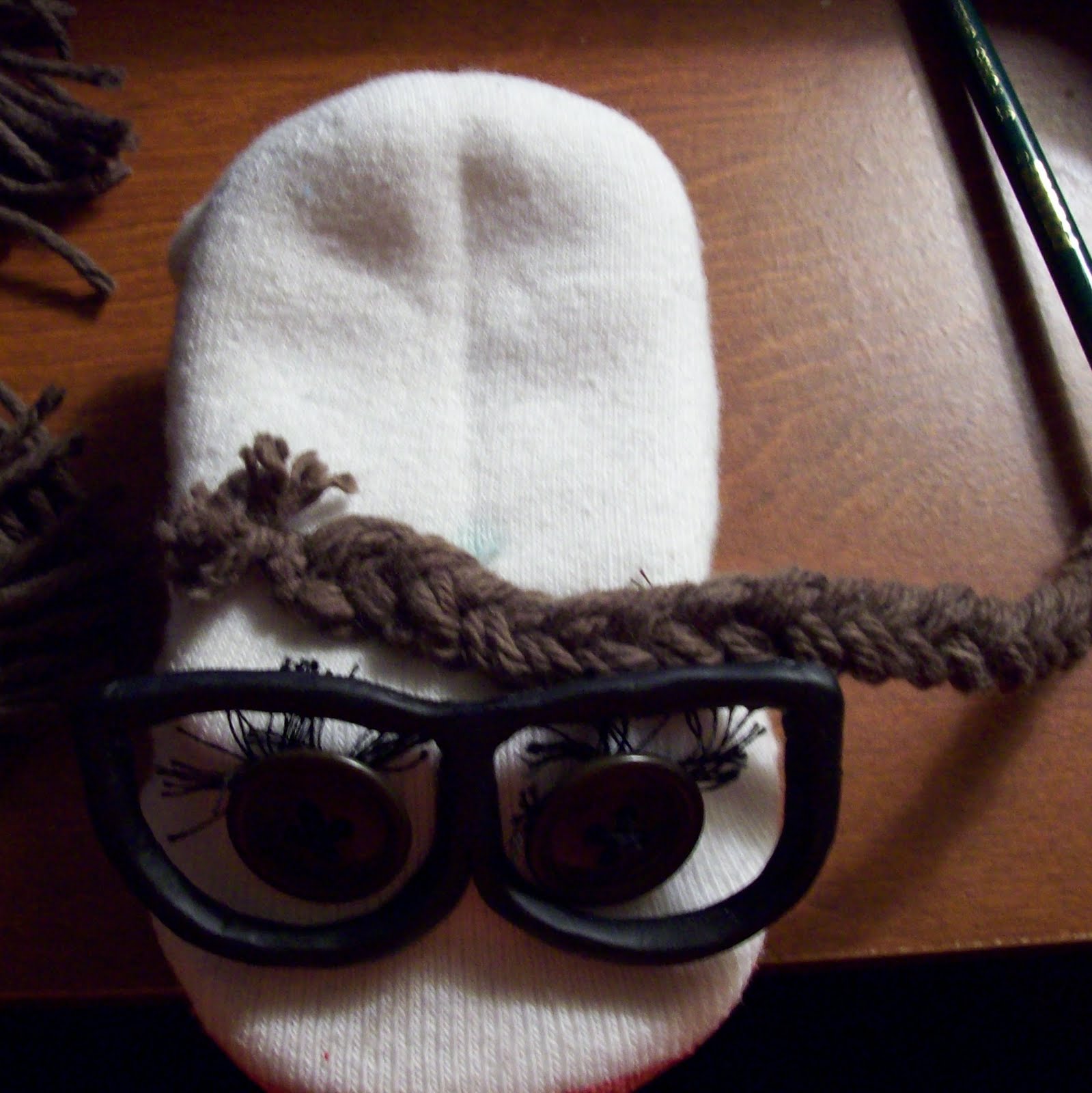 Brave turtle creations: Complete Tutorial On How to Make A Sock Puppet