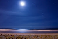 MJ|Fotografia: Stars falling in the ocean with moonlight on water