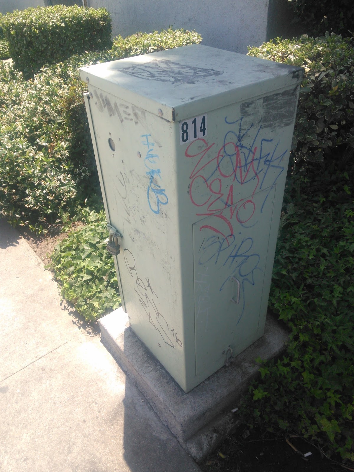 graffiti , murals & tagging : Compton ( tagging crews )