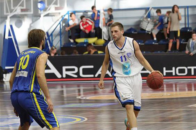 Υποκλίθηκε… στο Δούκα (pics, vid) | Μένουμε Χολαργό