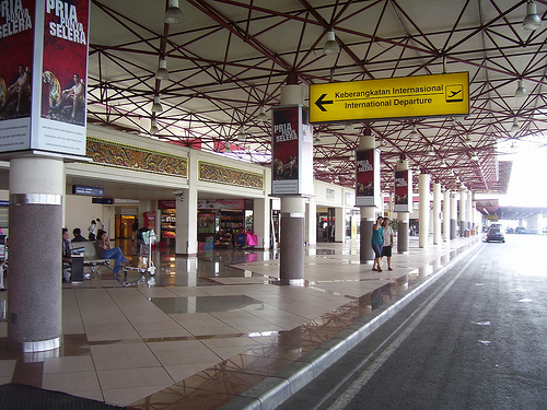 DARI BANDARA JUANDA KE TERMINAL BUNGURASIH