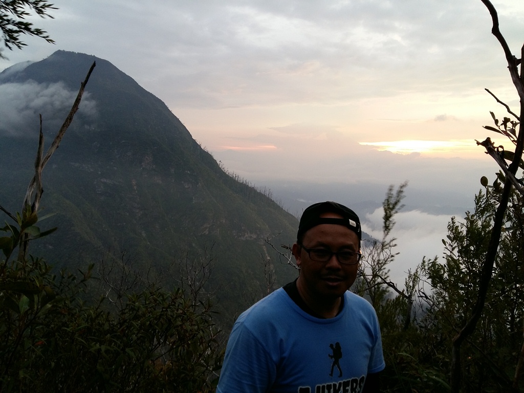 TRAVELOG: GUNUNG KENDERONG-KERUNAI (K2) : Pemandangan Awan Karpet Yang ...