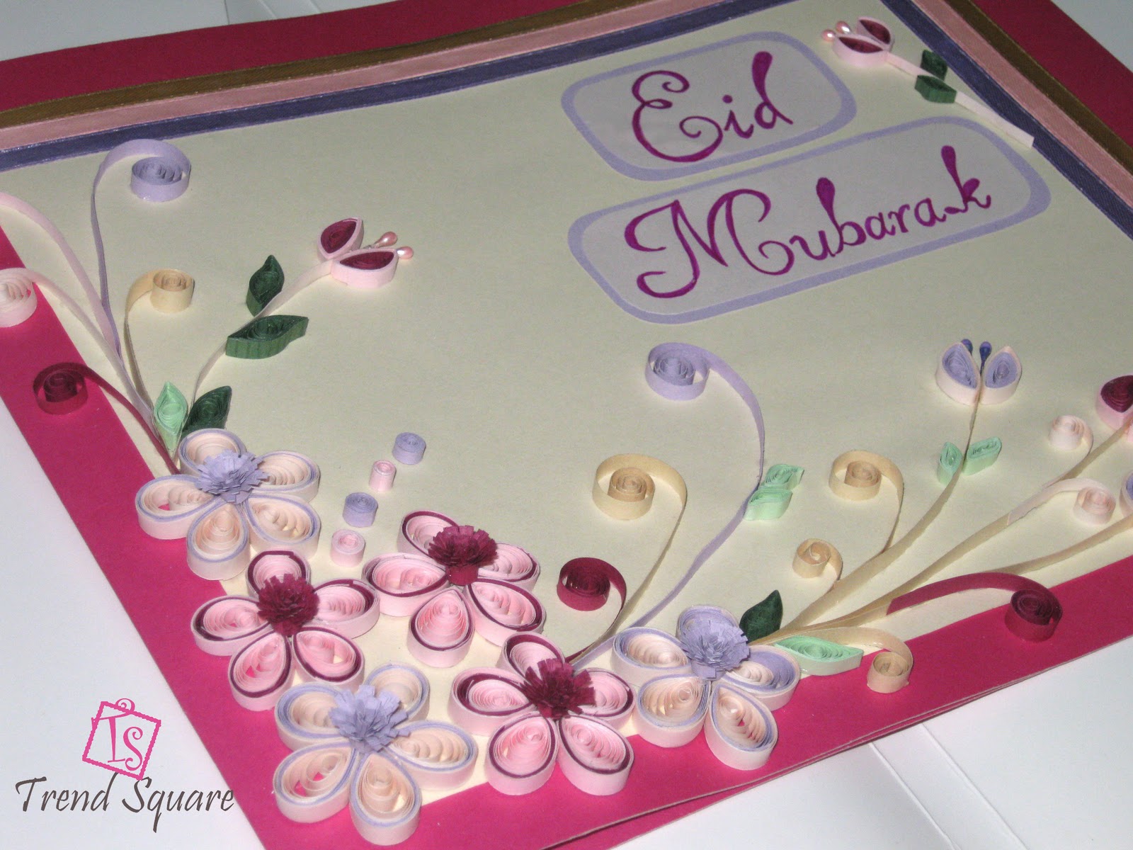 Trend Square: Blooming flowers saying EID MUBARAK
