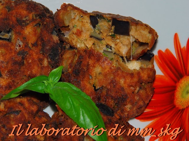 IL LABORATORIO DI MARINA: ΜΕΛΙΤΖΑΝΟΚΕΦΤΕΔΕΣ // POLPETTE DI MELANZANE