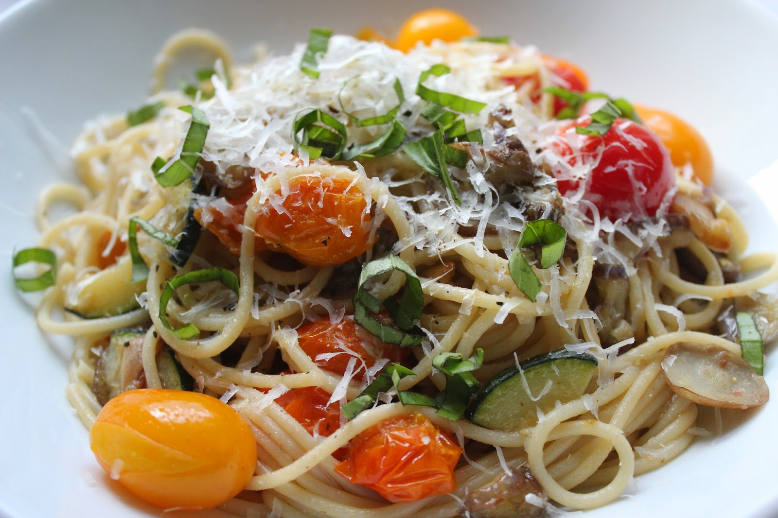 Delicious Dishings: My Go-To Summer Pasta Dish