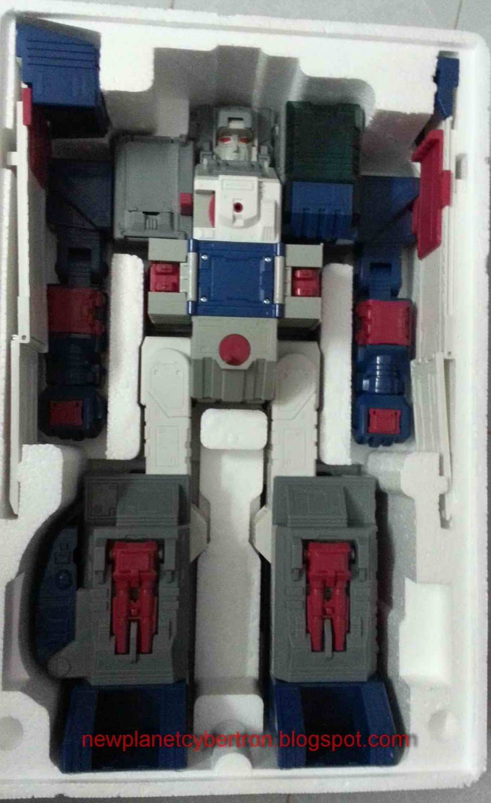 New Planet Cybertron: Transformers Review: Fortress Maximus (Encore Titan)