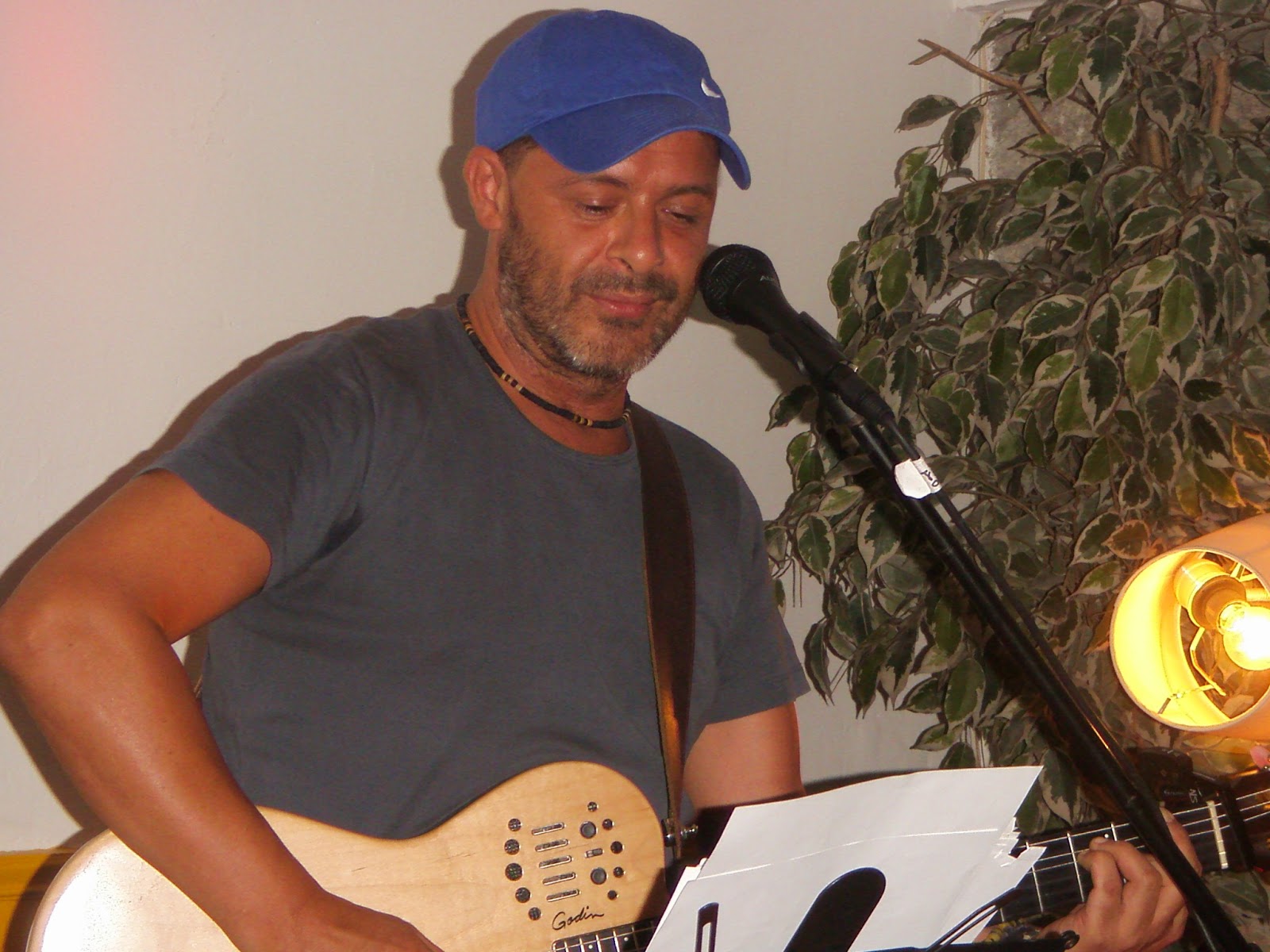 Cantemos como quien respira: JESÚS MÁRQUEZ: «CANTAUTOR DE "CHAMPIONS ...