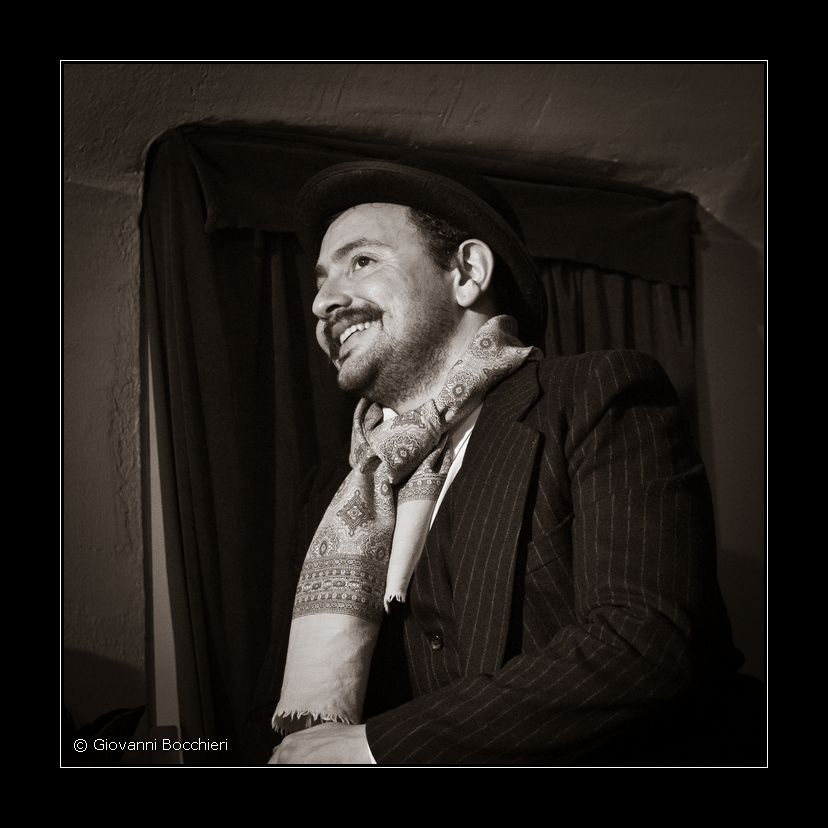 Giovanni Bocchieri - UNO SGUARDO: "L'opera da tre soldi" ... alcuni ...