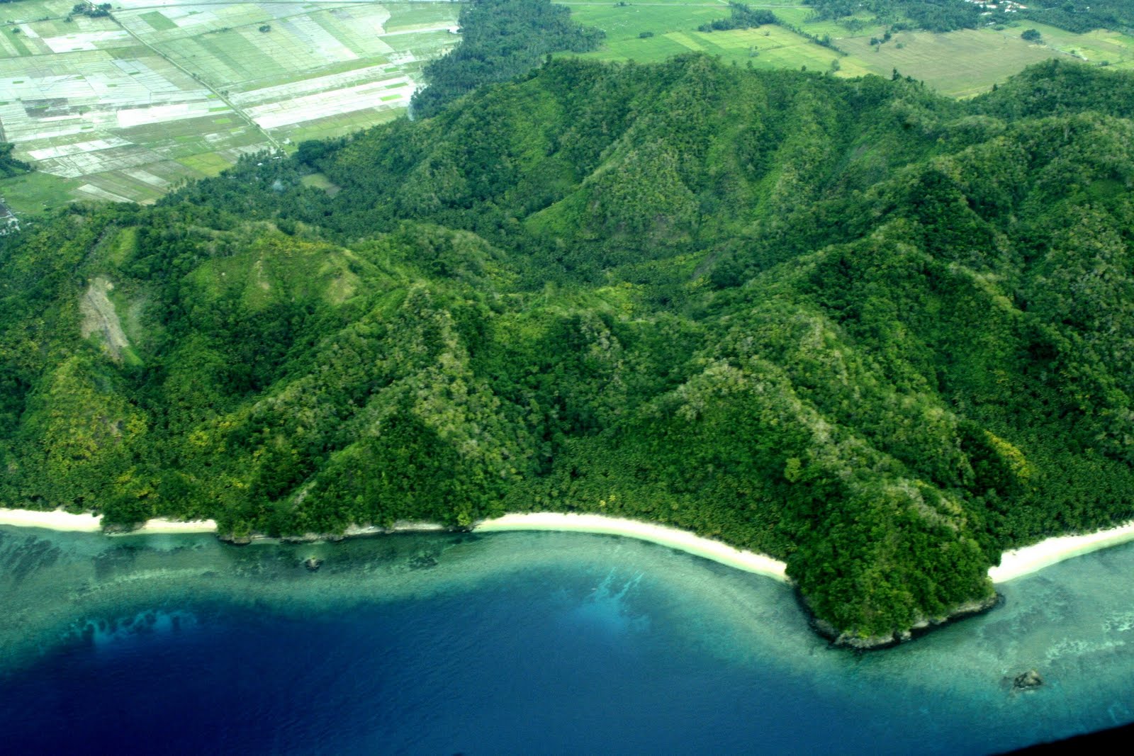 Travel Spots in the Philippines: Tuka Beach