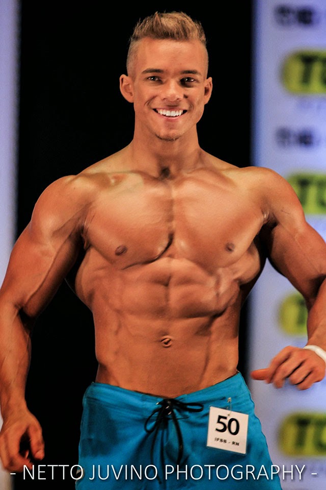 Vitor Chaves é Campeão Men's Physique Overall do Estreantes 2015 da IFBB-RN