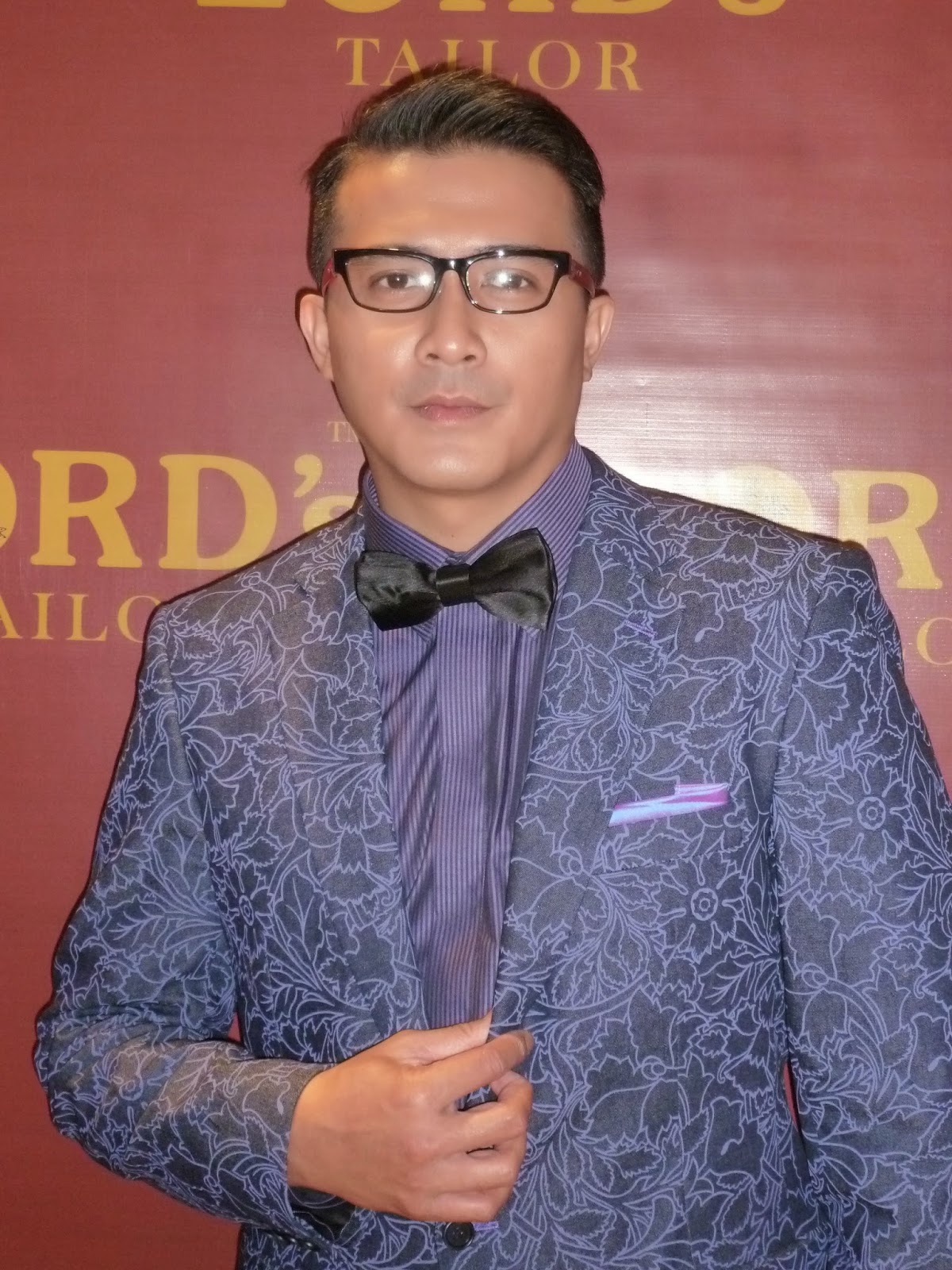 Kee Hua Chee Live!: SUPERSTAR ACTOR AARON AZIZ WILL WEAR A BESPOKE SUIT ...