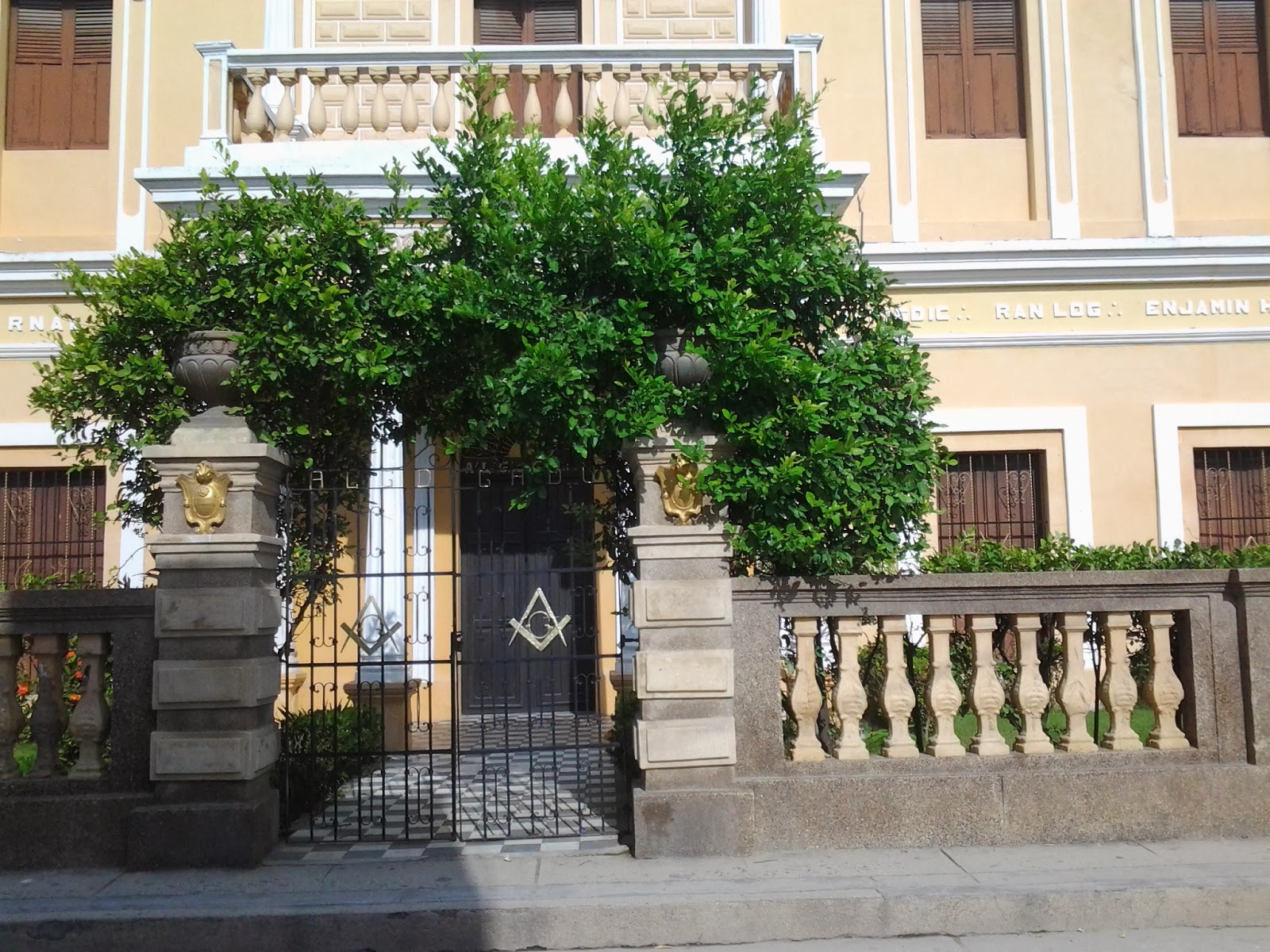 El ojo que todo lo ve, la casa de la logia ~ Laboratorio de Redacción