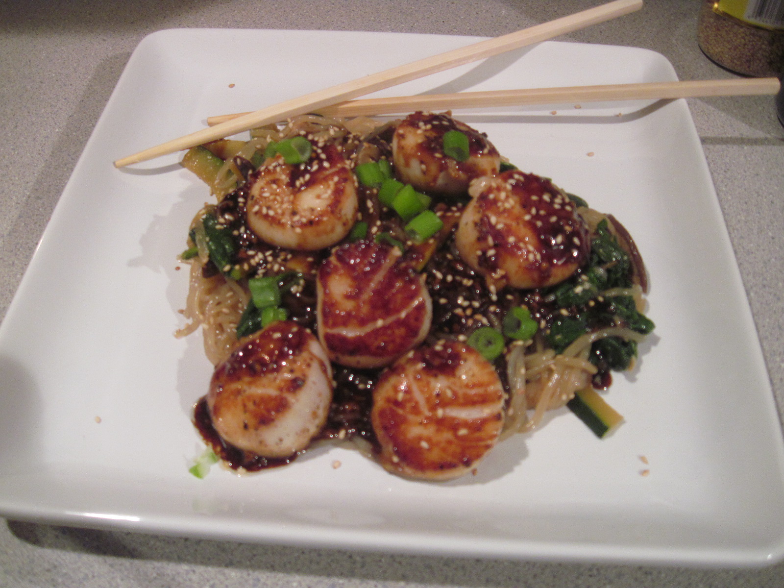 Gremlin Food Mom: Seared Scallops with Soy Sesame Noodles