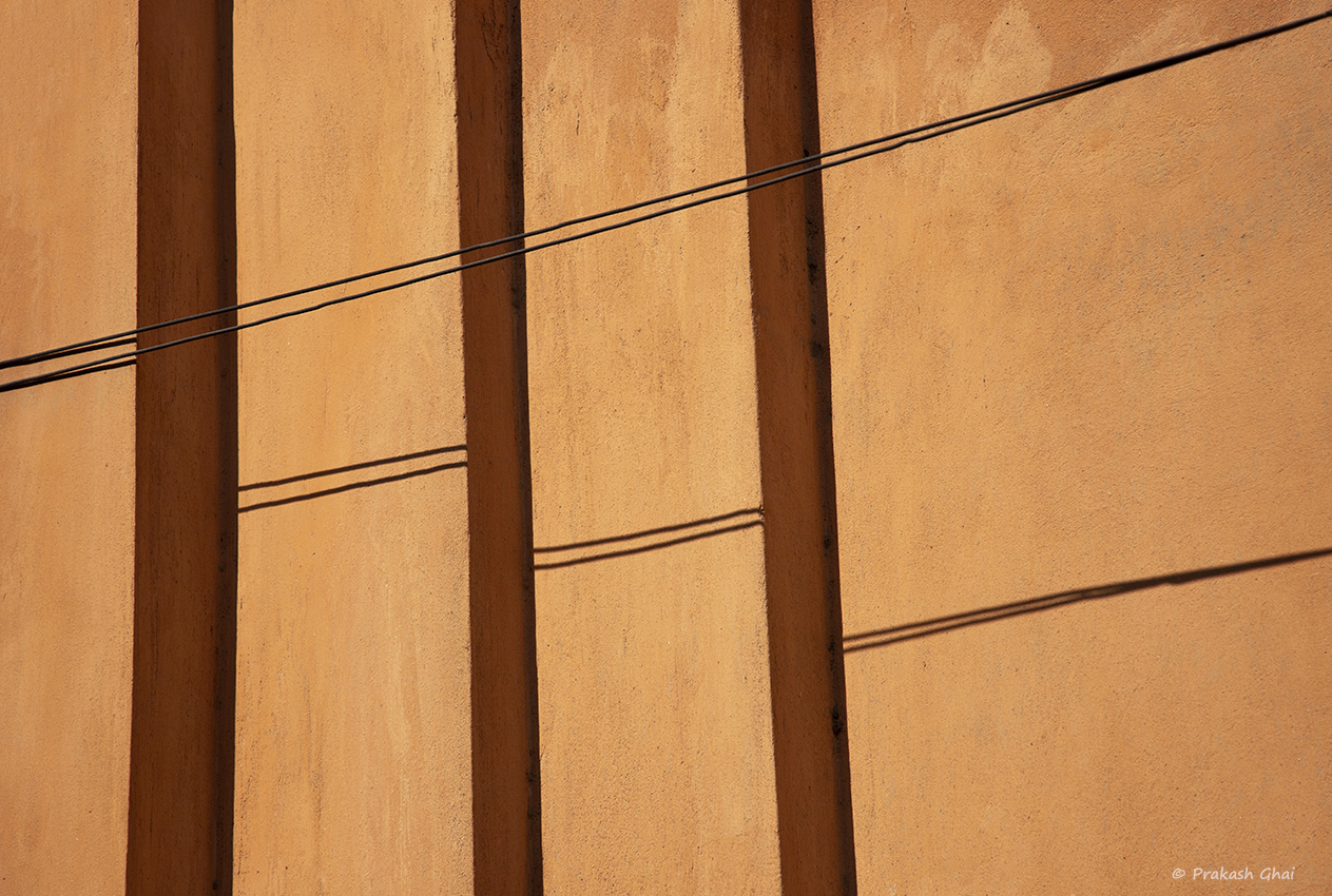 Minimalist Photography - by Prakash Ghai: Vertical Vs Diagonal Lines