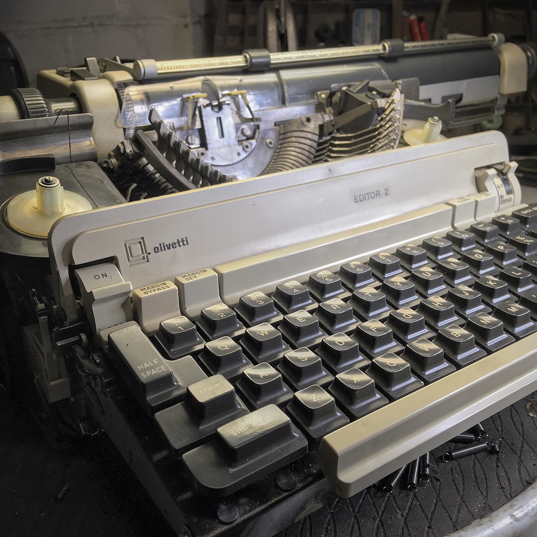 The Typewriter Revolution blog: The Olivetti Editor 2 electric typewriter