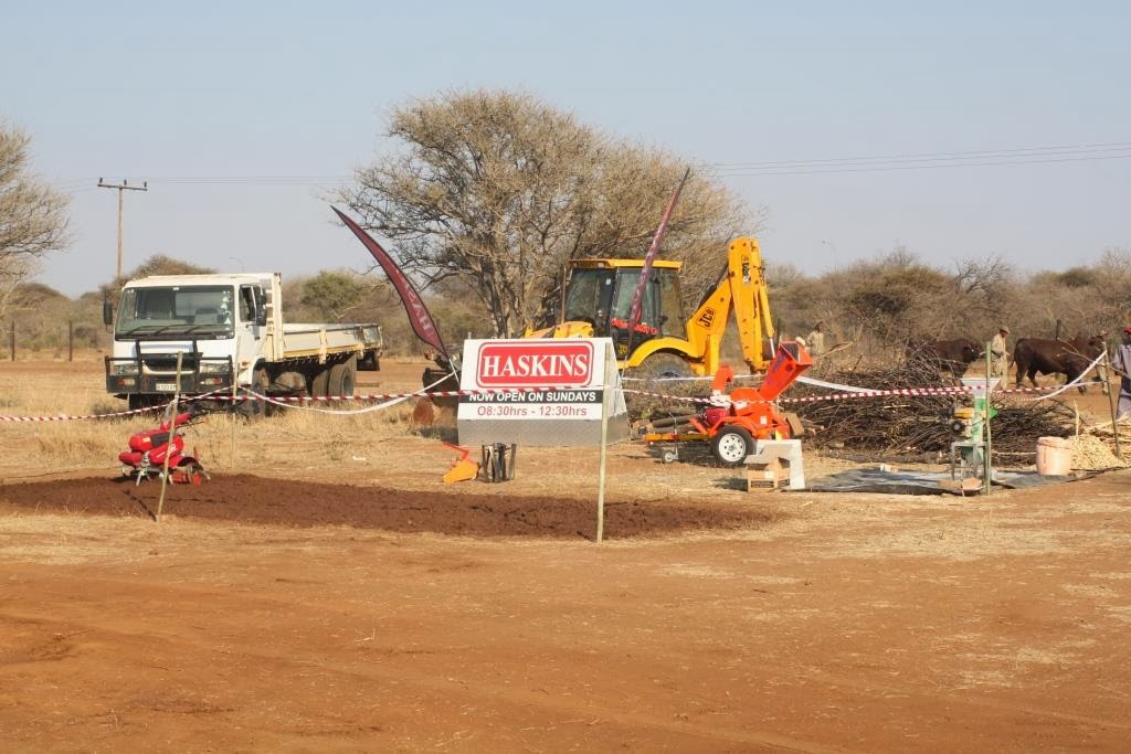 Tomcat Chippers: J Haskins & Sons show off Tomcat Chippers in Botswana