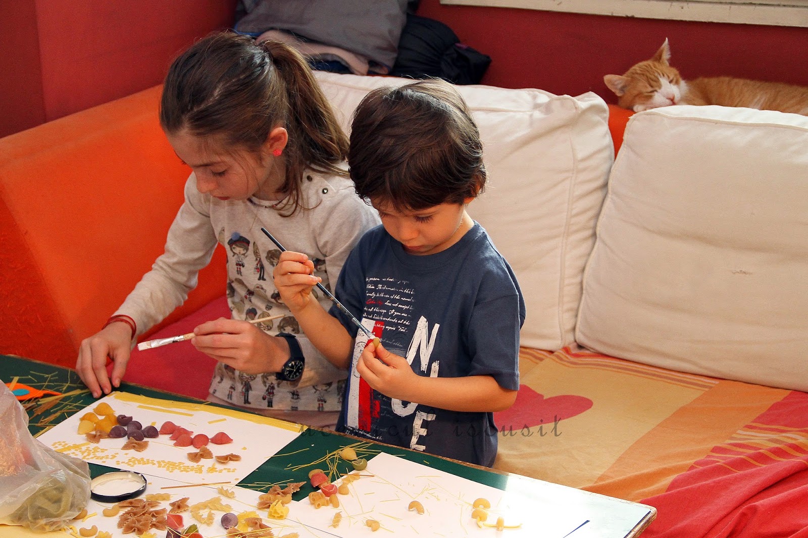 Ucenicul Iscusit: ATELIER DE COLAJ CU PASTE FAINOASE