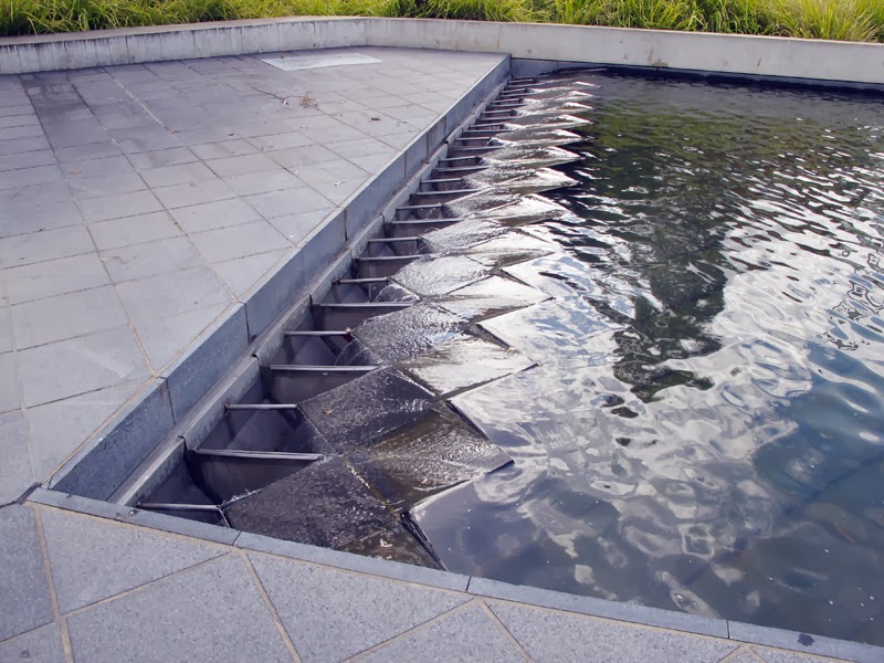 The World is Just Awesome!: Water feature at Australia's National ...