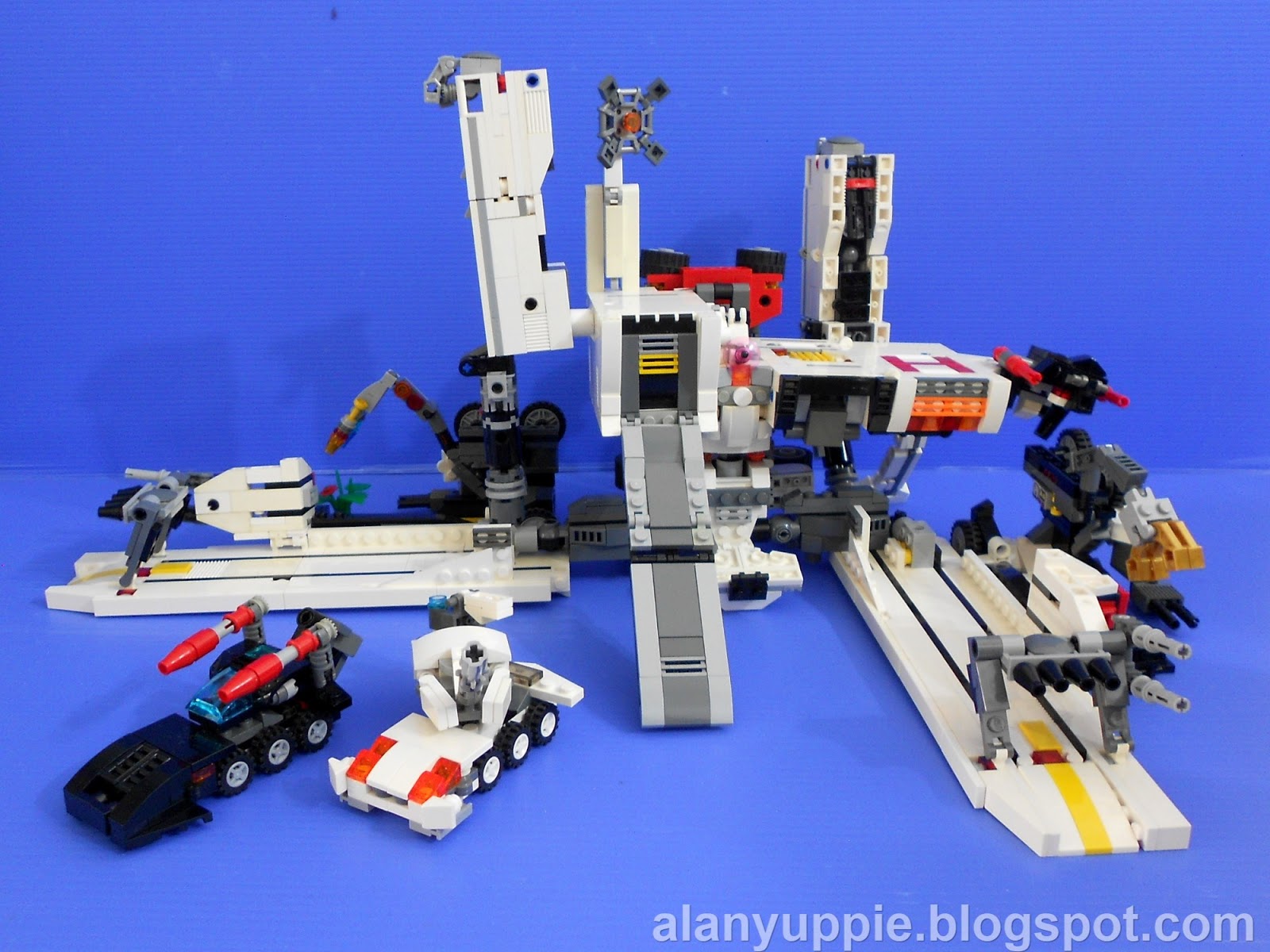 Alanyuppie's LEGO Transformers: LEGO Metroplex: Part 3 of 3: Base Mode