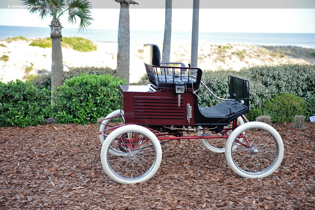 THE VANCOUVER EXPRESS: 1899 LOCOMOBILE STEAM RUNABOUT STYLE I