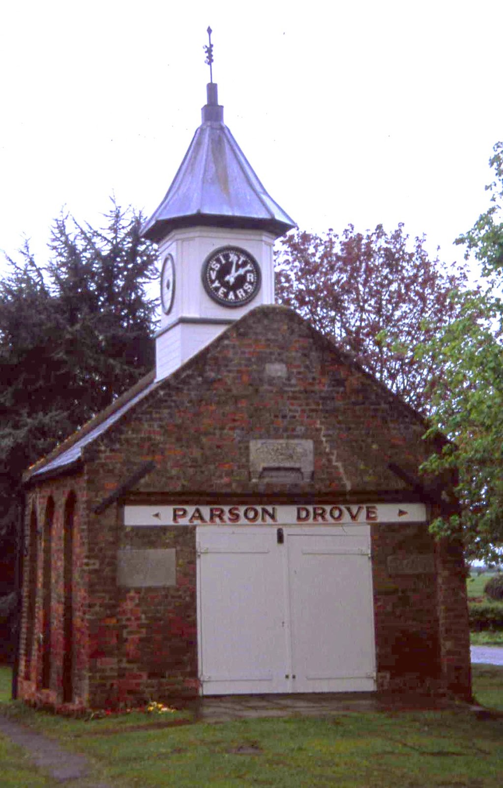 Roy's blog: CAMBRIDGESHIRE. Lock-ups at Needingworth, Orwell, Parson ...