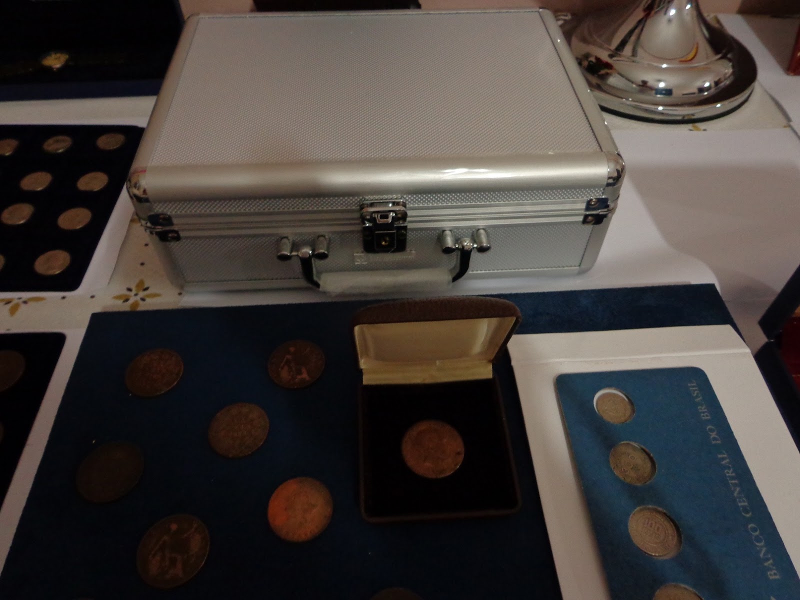 LISTA DE PRODUTOS: RARO LOTE DE MATERIAL NUMISMÁTICO E FILATÉLICO