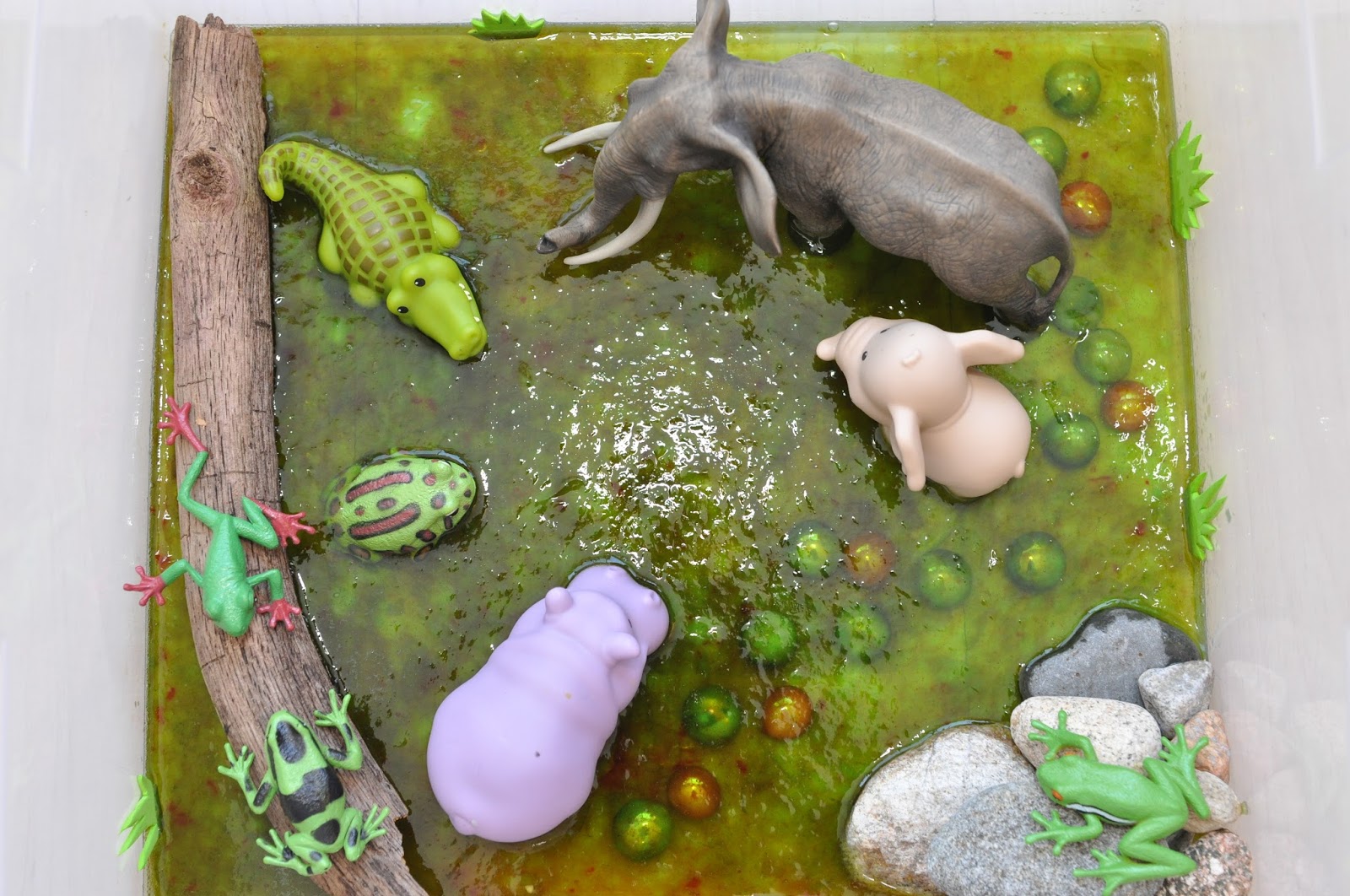 Creative Projects for Kids: African Swamp Sensory Bin