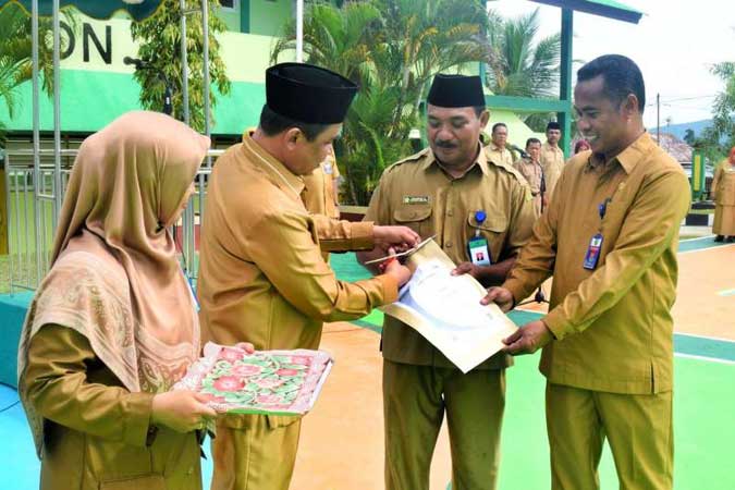 Kakanwil Kemenag Buka Sampul Di MAN 1 Ambon - Maluku Post