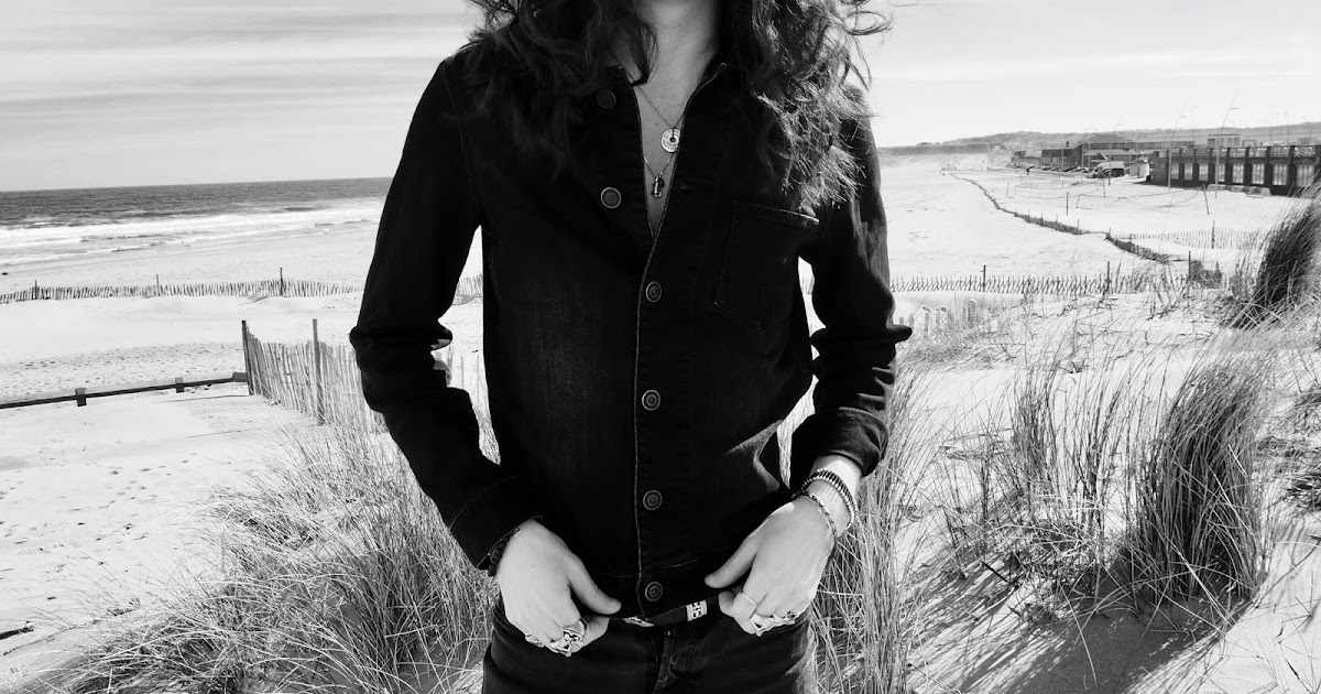 KEEPING IT CASUAL | The Unidentified Rocker