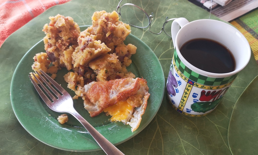 Sostiene Zavala Ra: Bolón, chicharrón y café, mi dieta de supervivencia