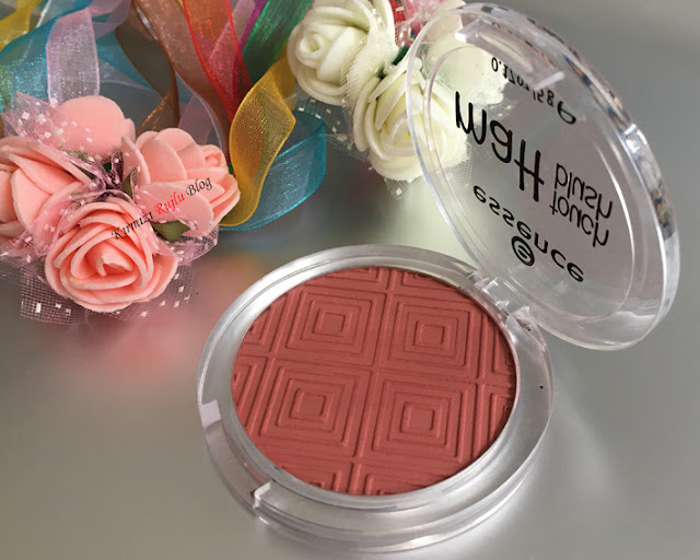 Essence Matt Touch Blush - Berry Me Up! - Kırmızı Rujlu Blog