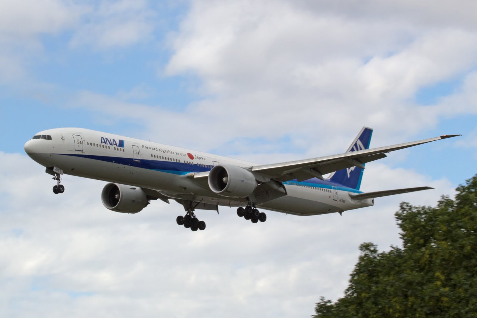 Orion's Aviation: JAL + ANA - B777-300ER