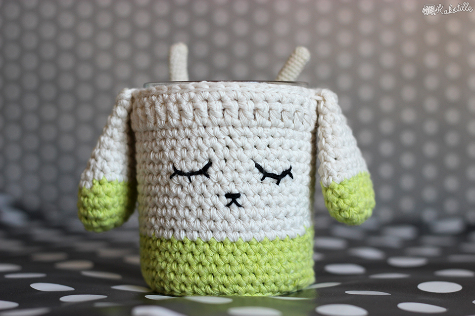 Maillalenvers: Cache-pot d'lapin (la maîtresse en maillot de bain !)