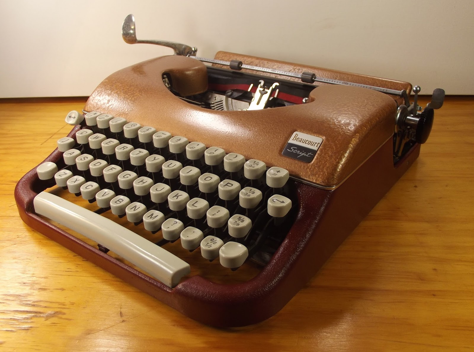 oz.Typewriter: Beaucourt (Japy) Script Portable Typewriter: A Revamp