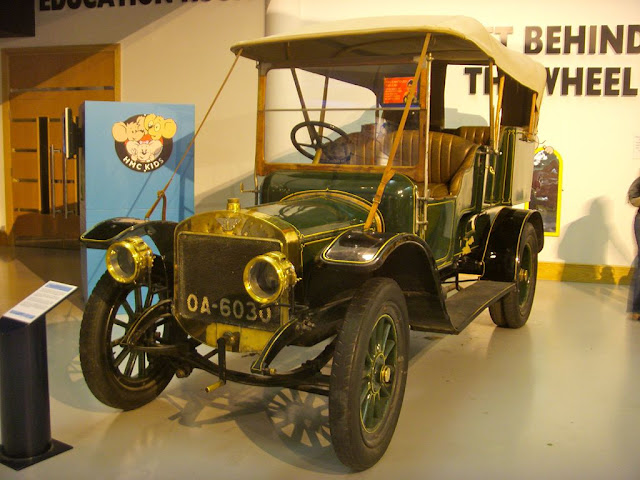 Primer tri-coche Austin-Wolseley, de 1895.