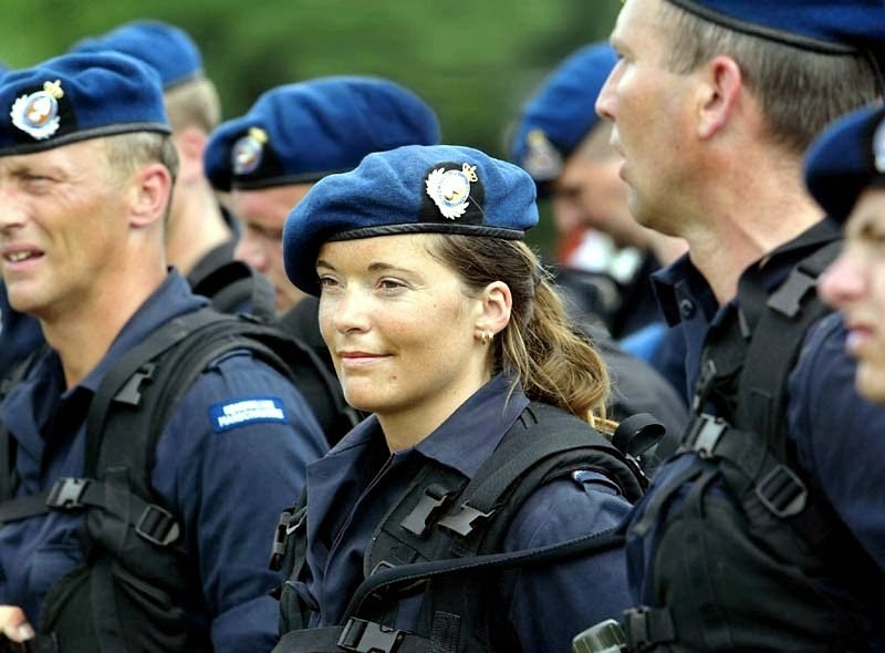 Tentara Wanita Belanda - reudoc.com