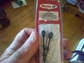 French Model Railway: Viessmann versus 'FMR Model-IT' HO scale streetlights