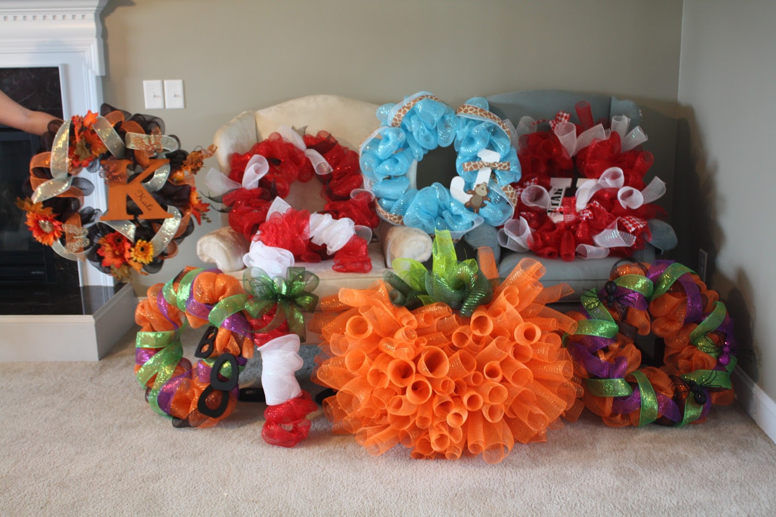 Alayna's Creations: Wreaths with The Girls