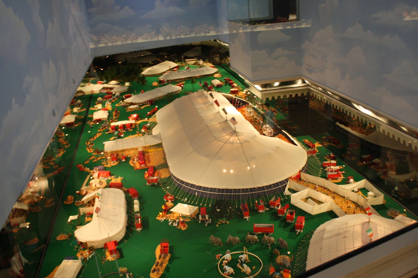 Meandering Joy: Howard Brothers Circus Model