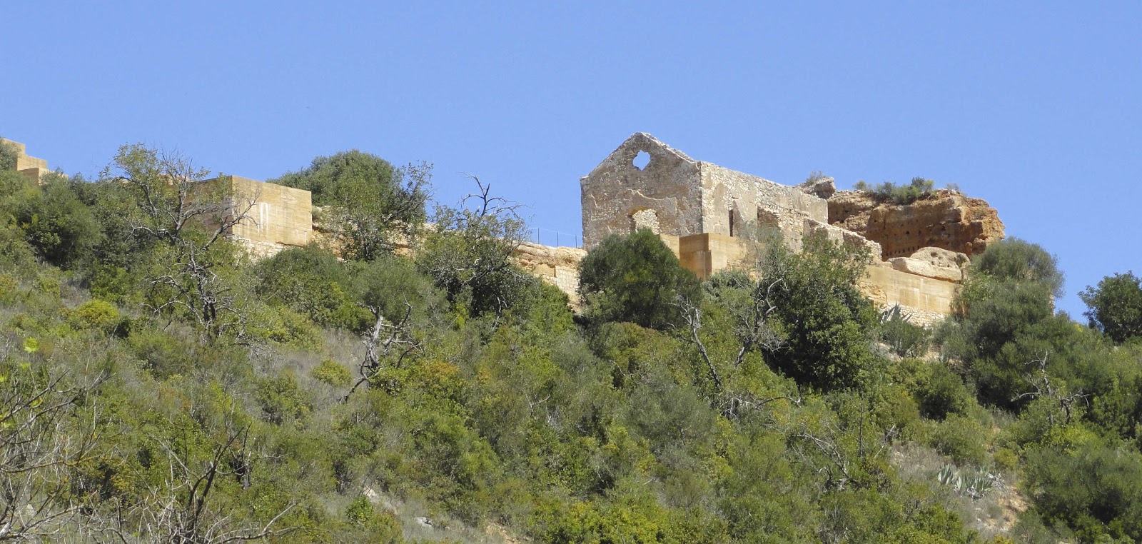 Viajar só?: Percurso pedestre em Paderne