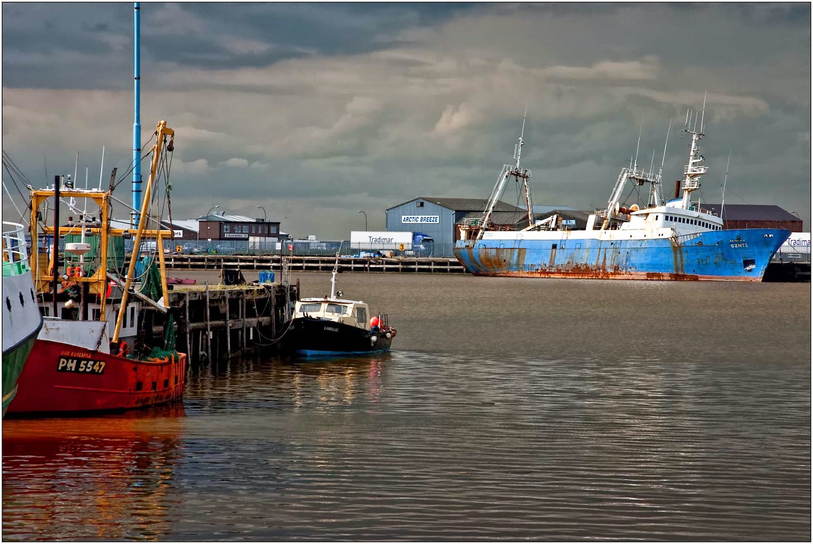 Lincolnshire Cam: A few photo's on Grimsby Fish Dock.