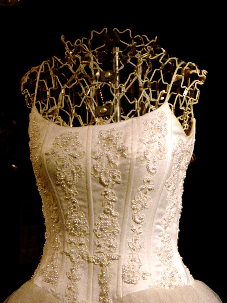 School Of Digital Photography: How to Photograph A Wedding Dress – Tips ...