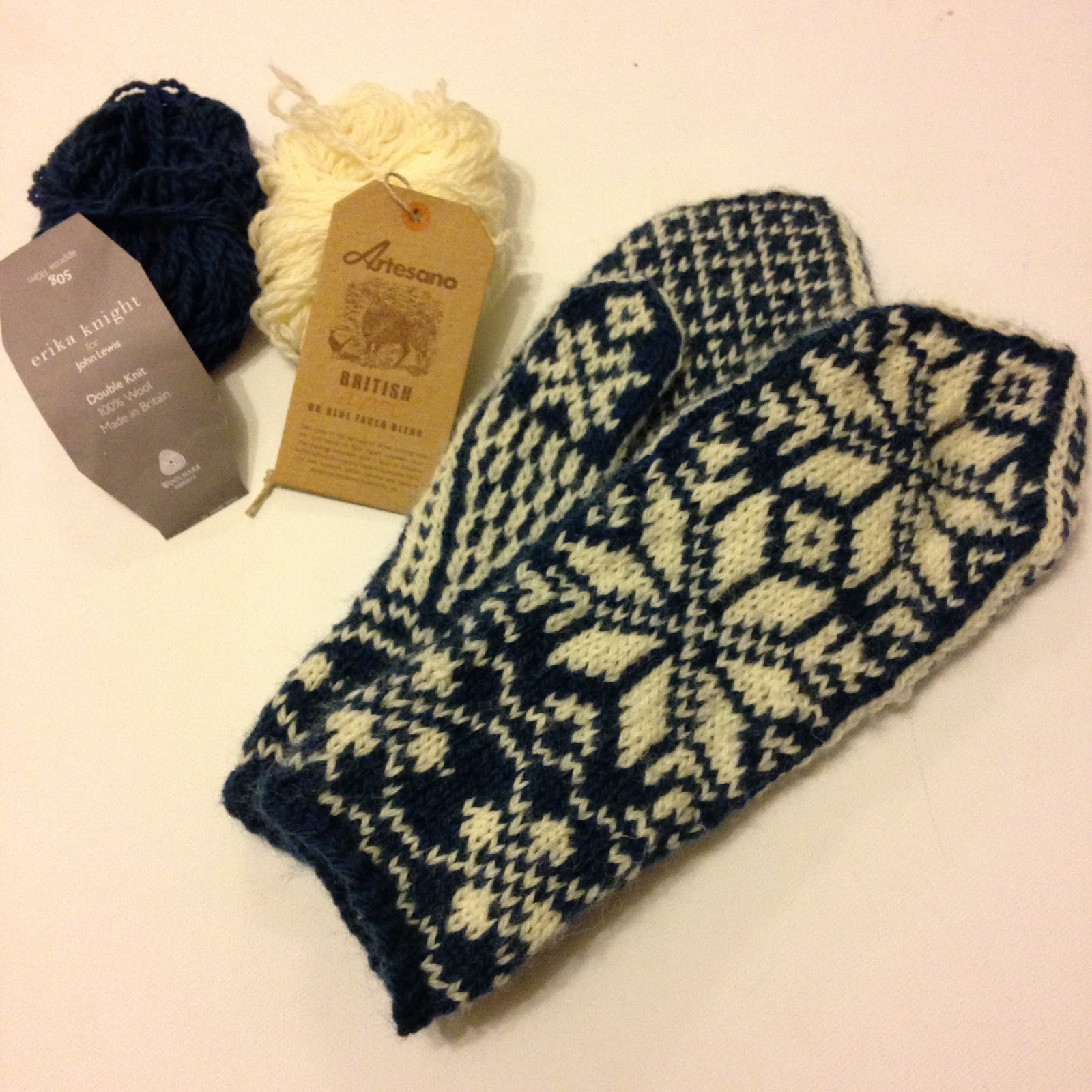 Vikki Bird Designs: FO Friday: Selbu Mittens