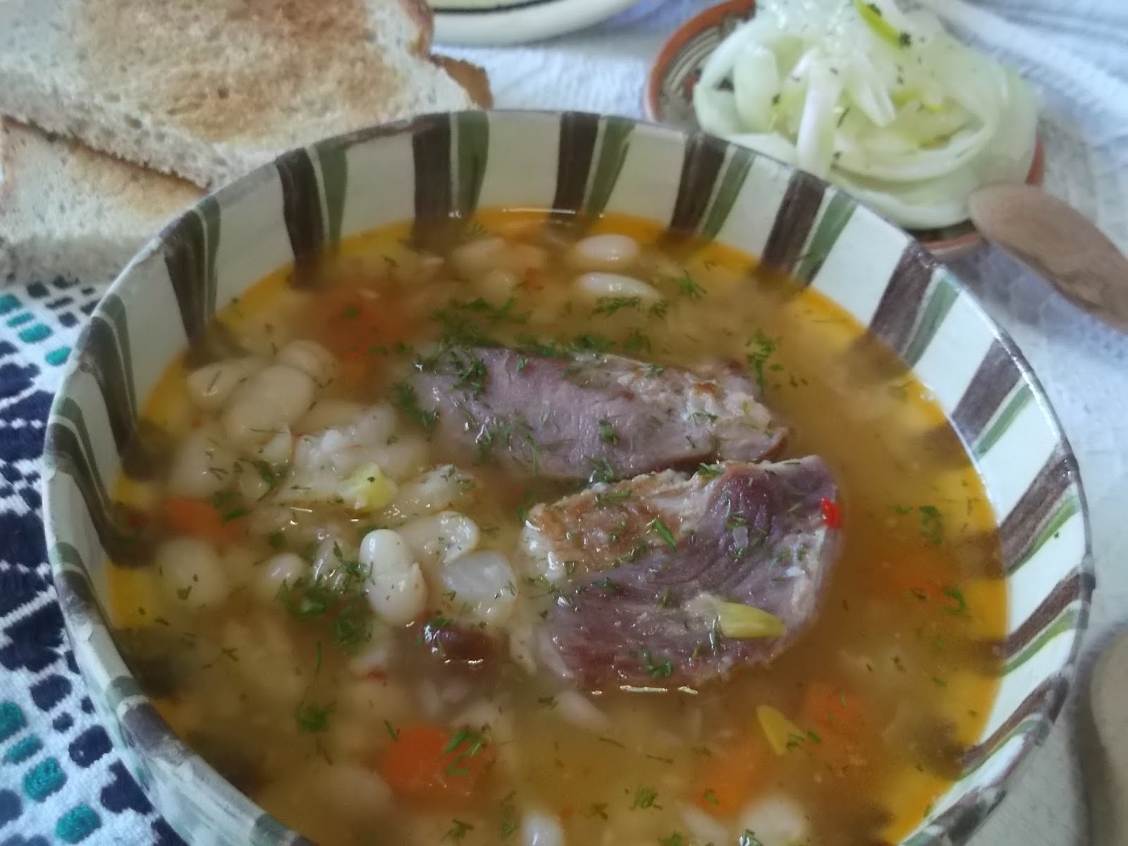 Hellena ...din bucataria mea...: Salata de ceapa (ceapa sparta)